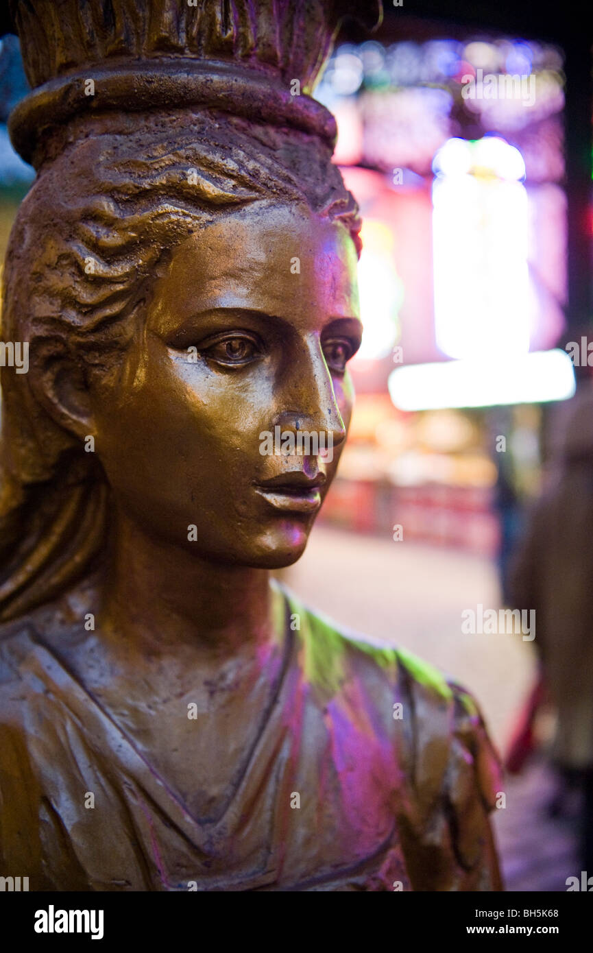 A bronze sculpture/bust Stock Photo - Alamy