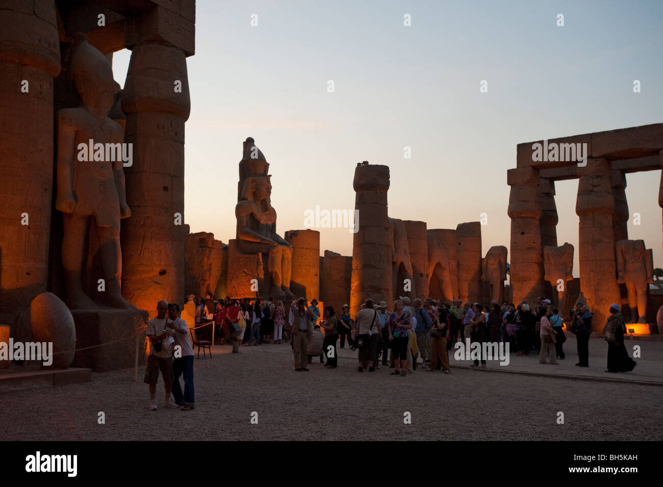 Africa egypt luxor temple sunset hi-res stock photography and images ...