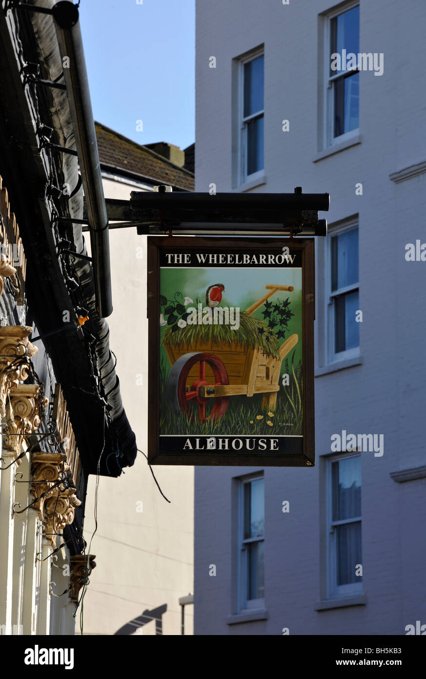 The castle pub sign hi-res stock photography and images - Alamy