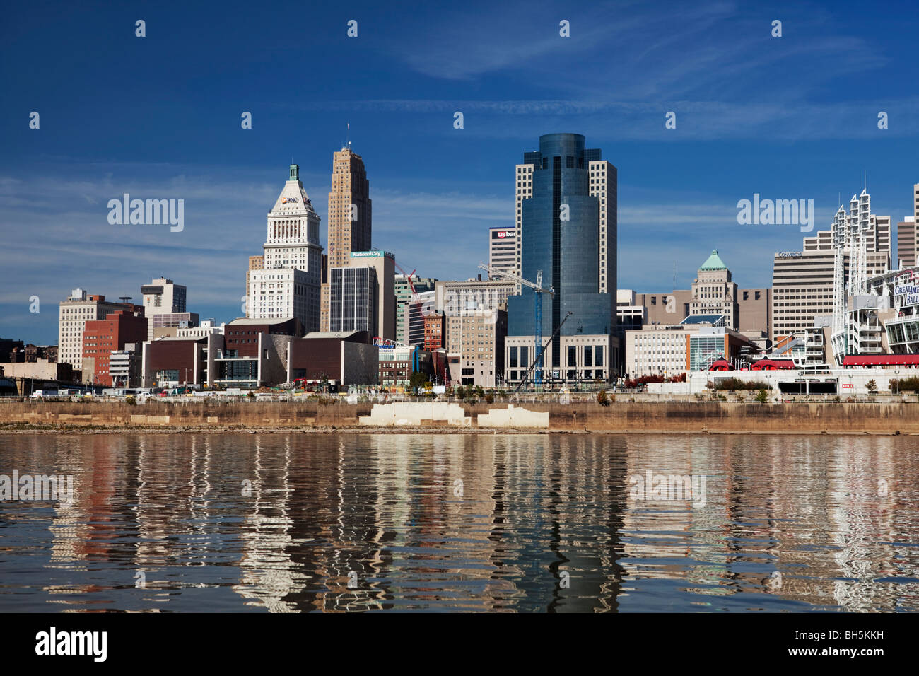 CINCINNATI SKYLINE TOWERS Stock Photo - Alamy