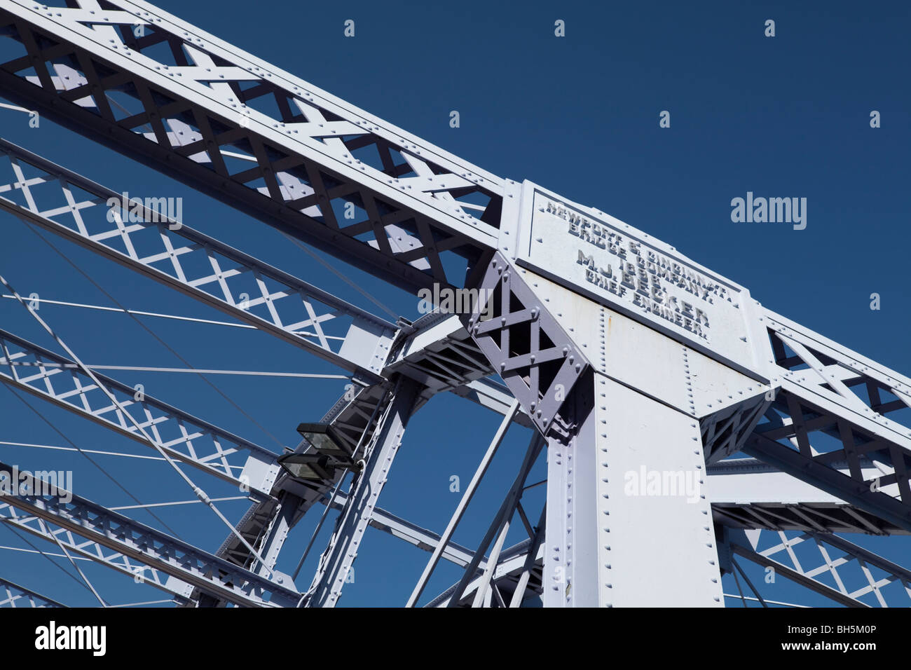 Newport South bank purple people bridge crossing the Ohio river over to ...