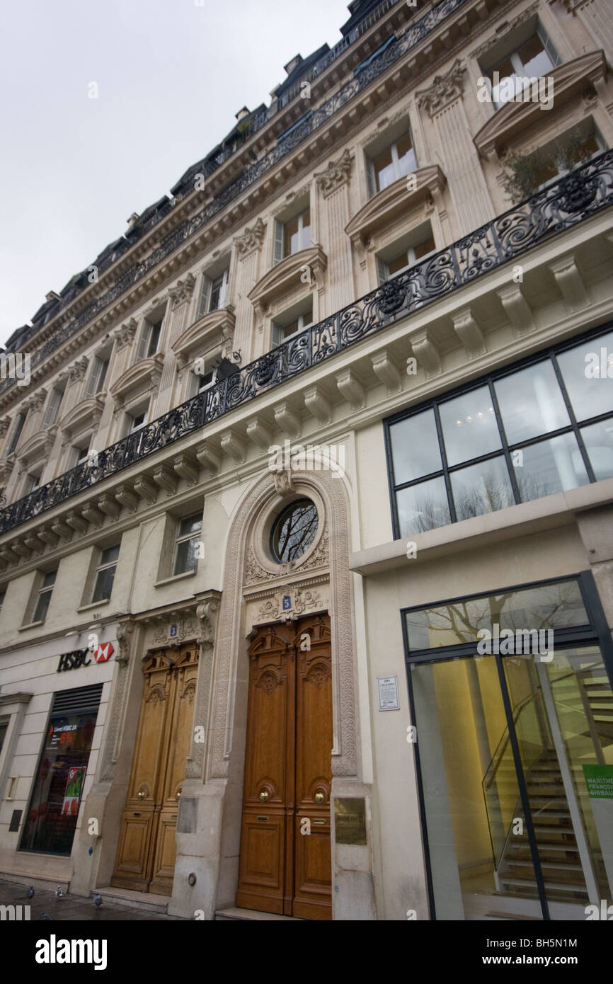 Paris building, classic architecture Stock Photo - Alamy