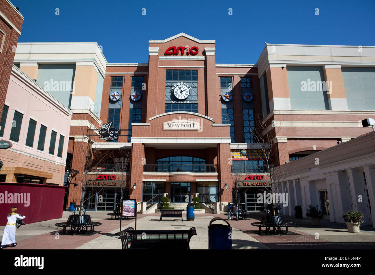Shopping mall exterior hi-res stock photography and images - Alamy