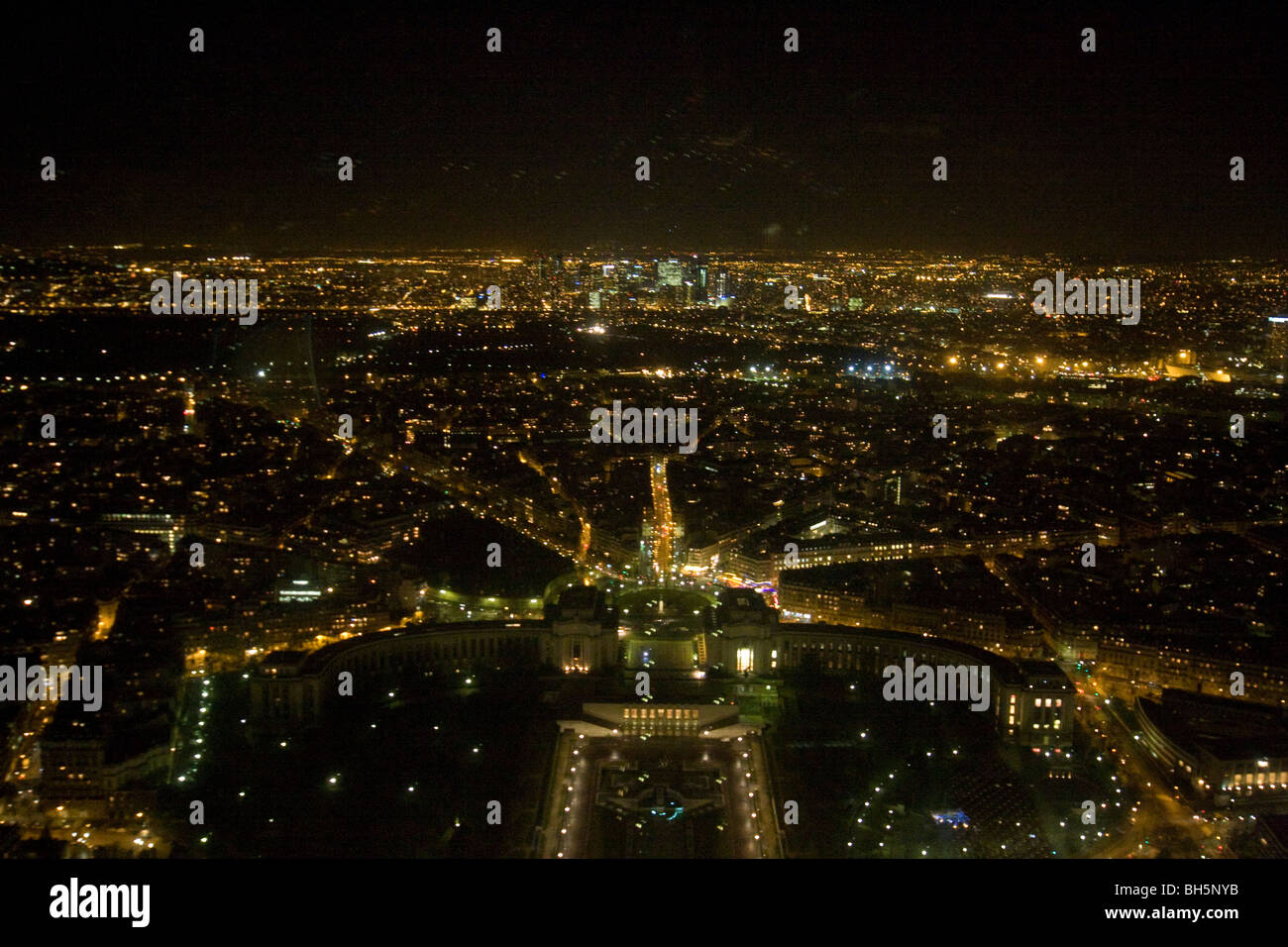 The paris skyline night eiffel tower arc de triomphe hi-res stock ...