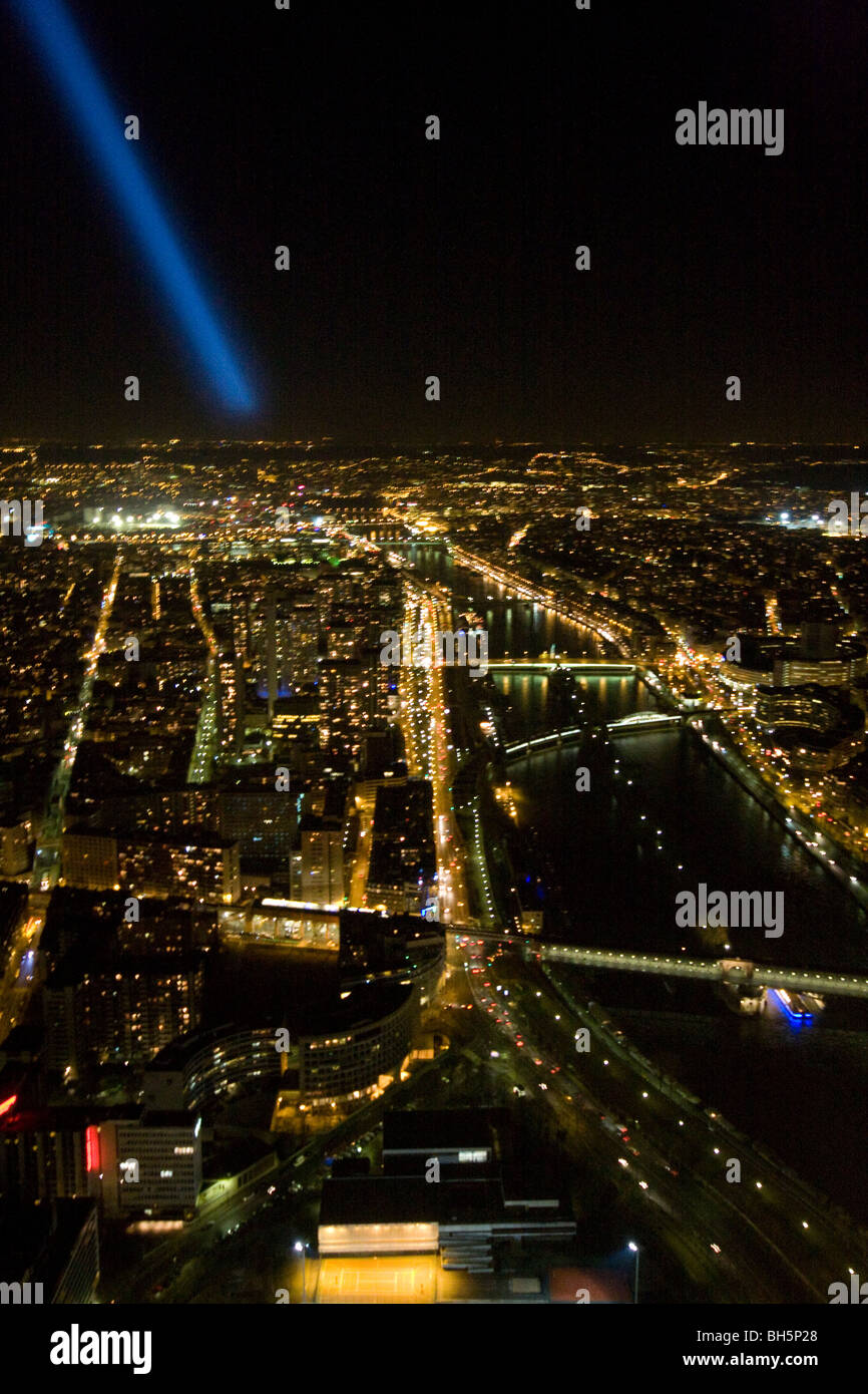 The paris skyline night eiffel tower arc de triomphe hi-res stock ...