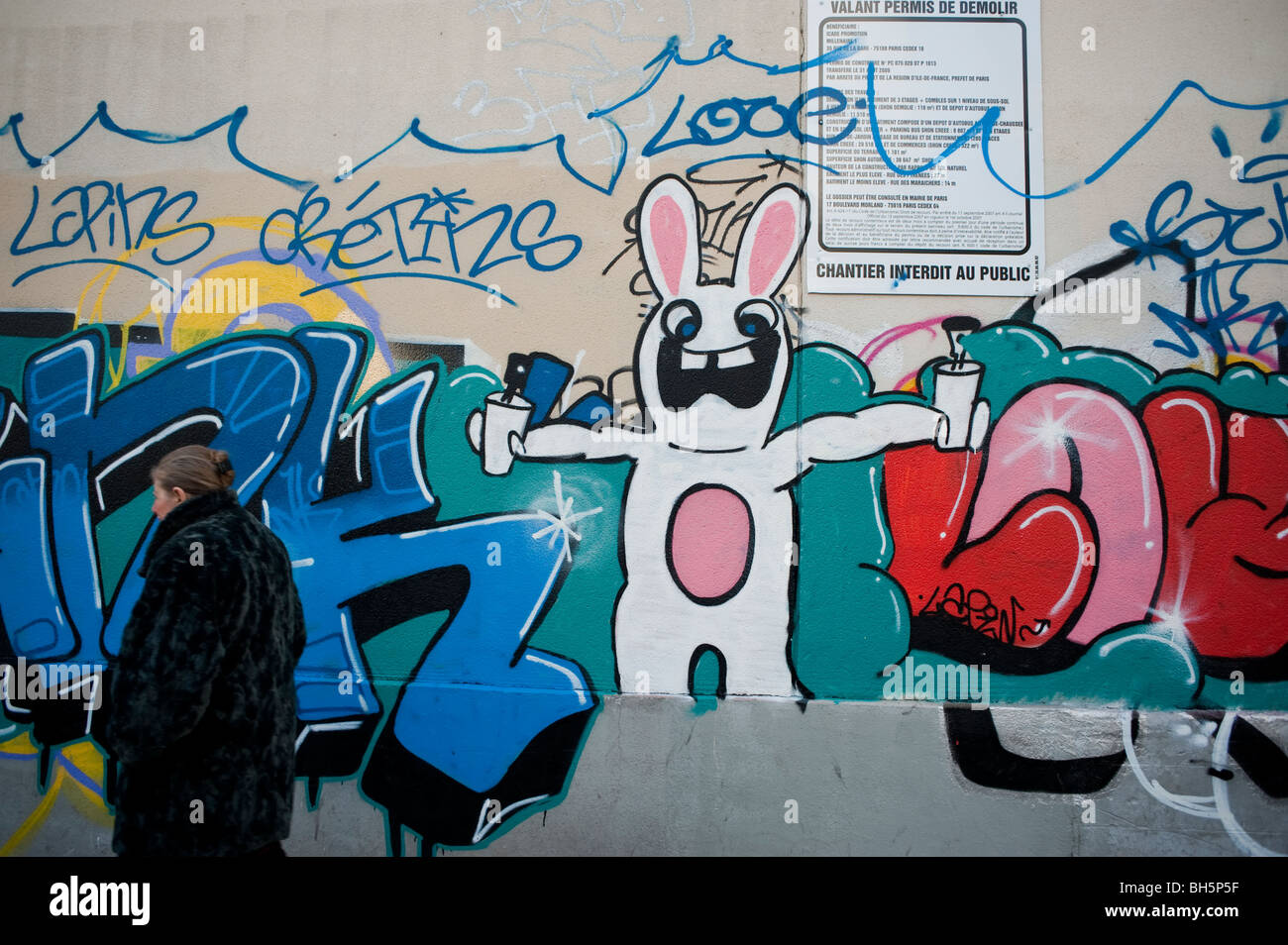Woman Profil Graffiti Wall A Graffiti Wall With A Woman's Face Painted
