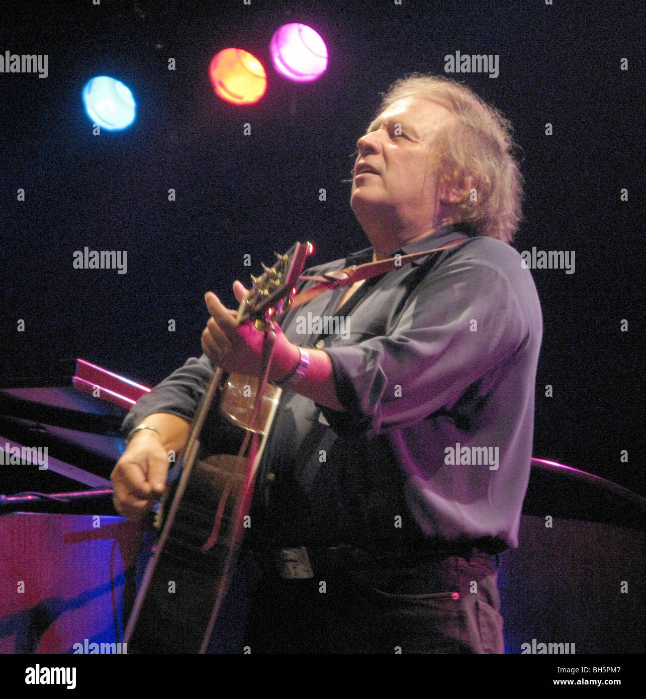 Singer songwriter Don MacLean singing his famous song 'American Pie ...