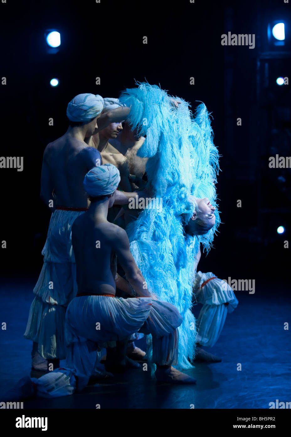 Ballet dancers backstage hi-res stock photography and images - Alamy Ballet dancers backstage hi-res stock photography and images - Alamy