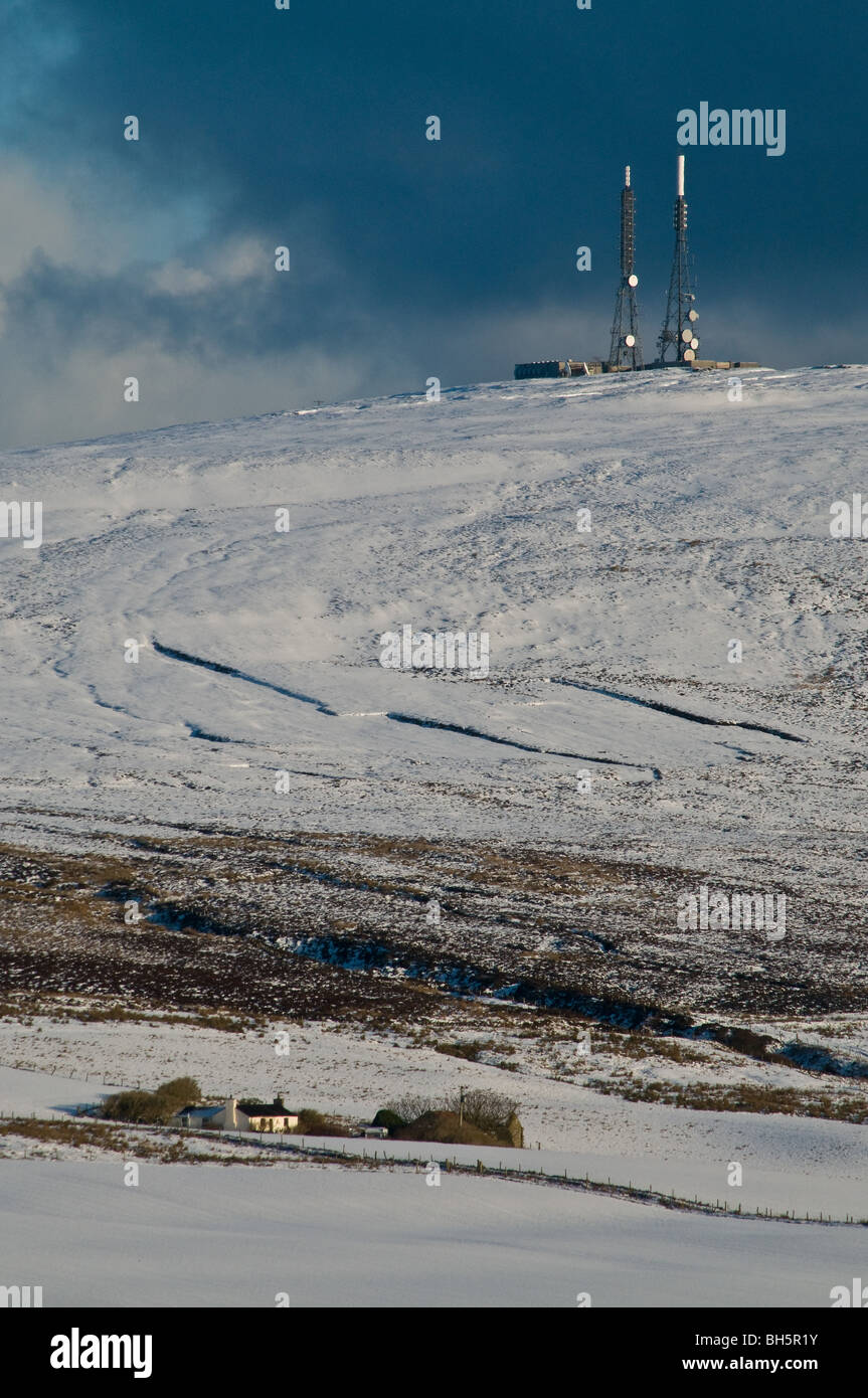dh Tuskerbister ORPHIR ORKNEY Keeylang TV aerials towering above small ...