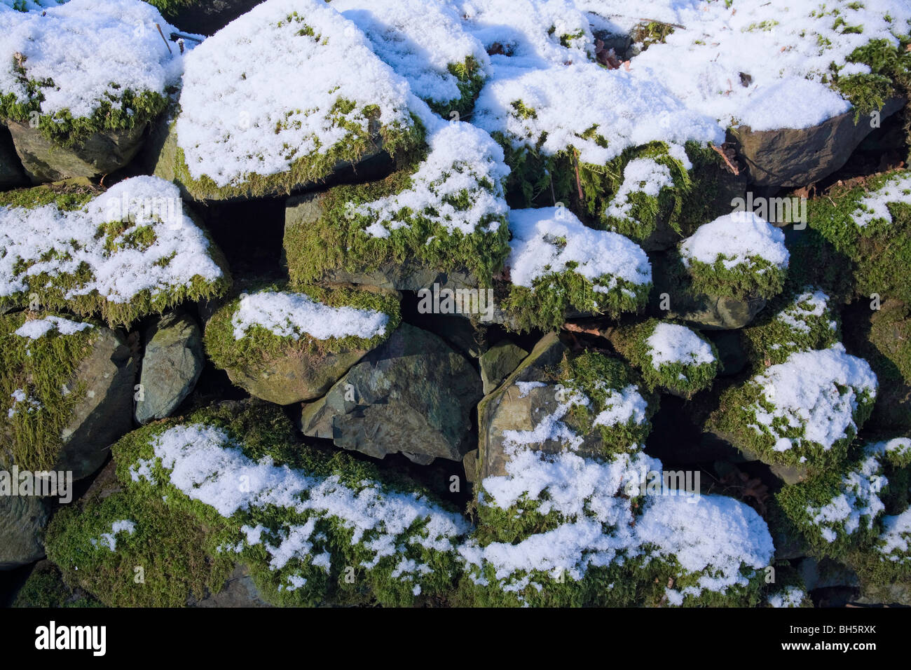 Drystone wall snow hi-res stock photography and images - Alamy