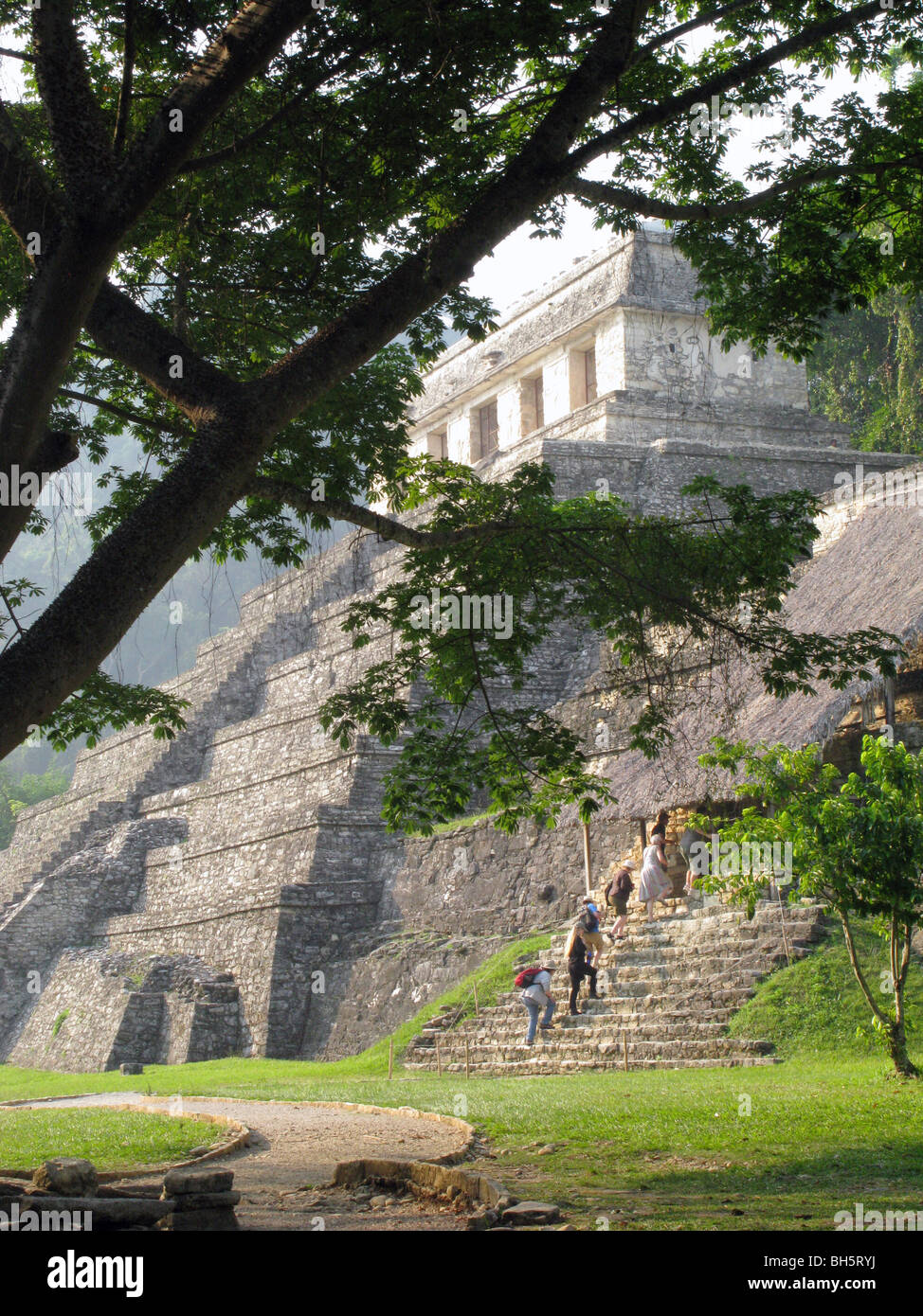 MEXICO TOURISTS AT THE THE MAYAN ARCHEOLOGICAL ZONE OF PALENQUE IN ...