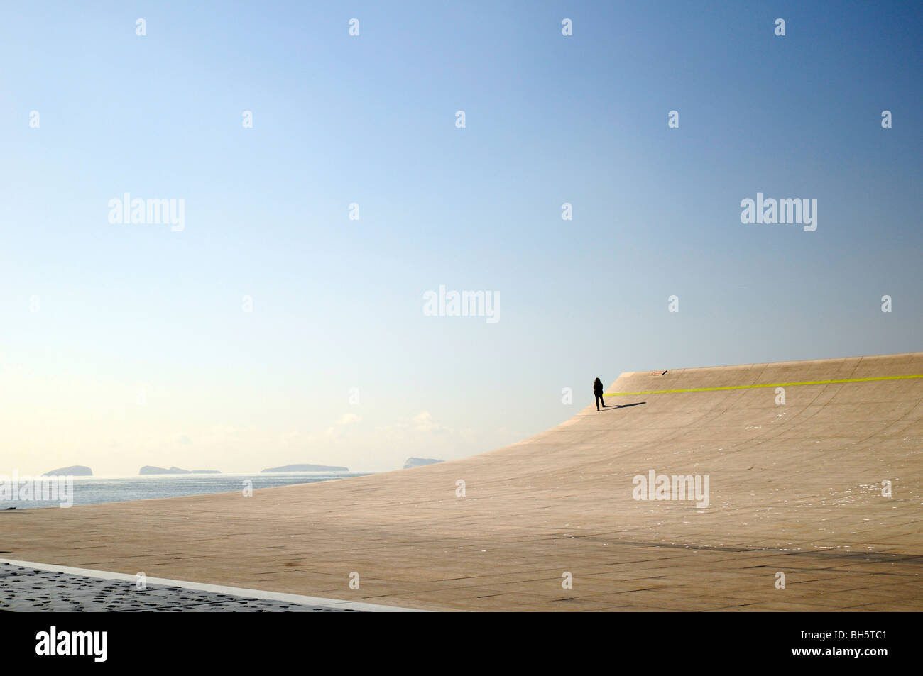 Distant figure hi-res stock photography and images - Alamy