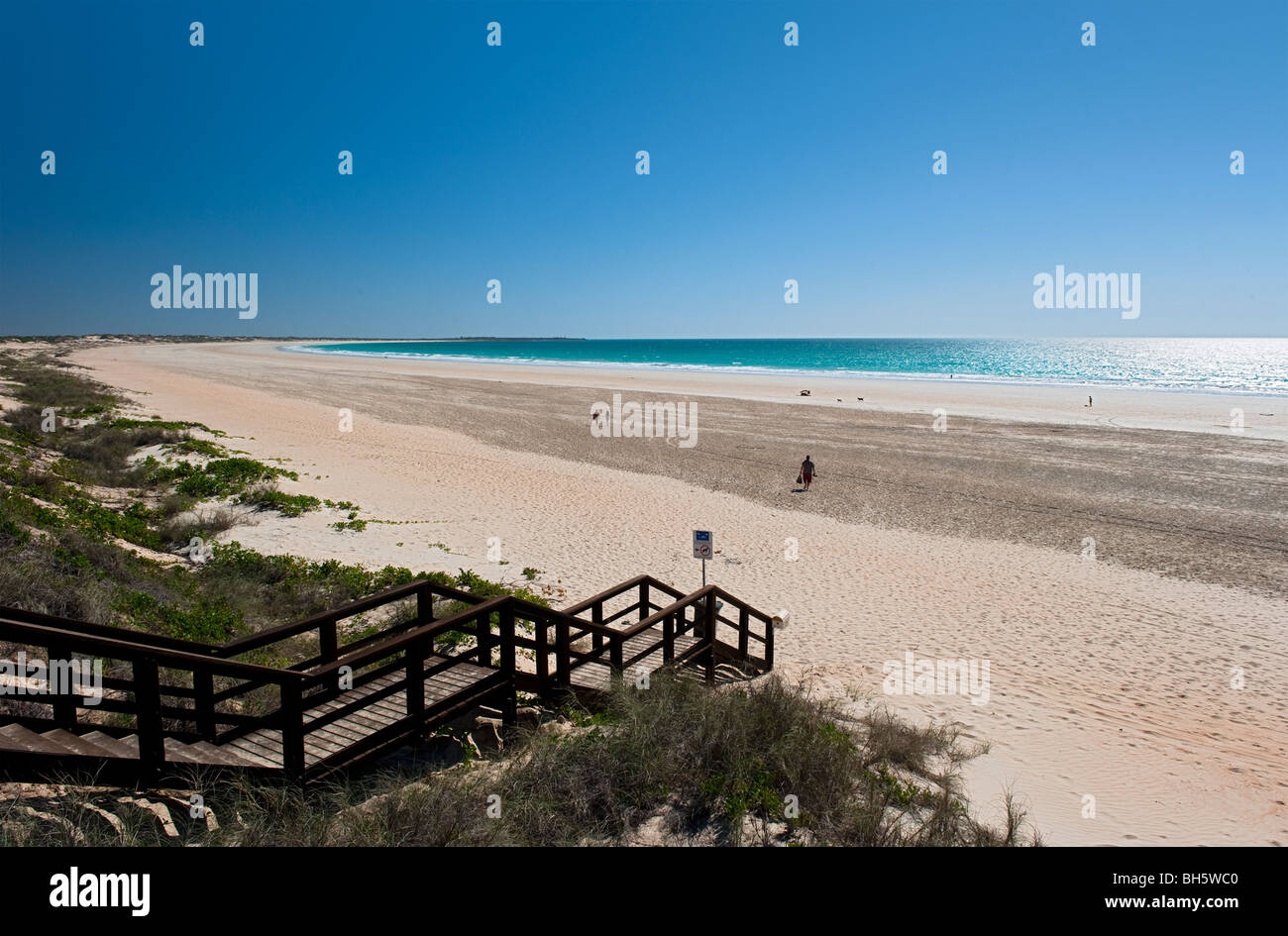 Cable beach near in western hi-res stock photography and images - Alamy