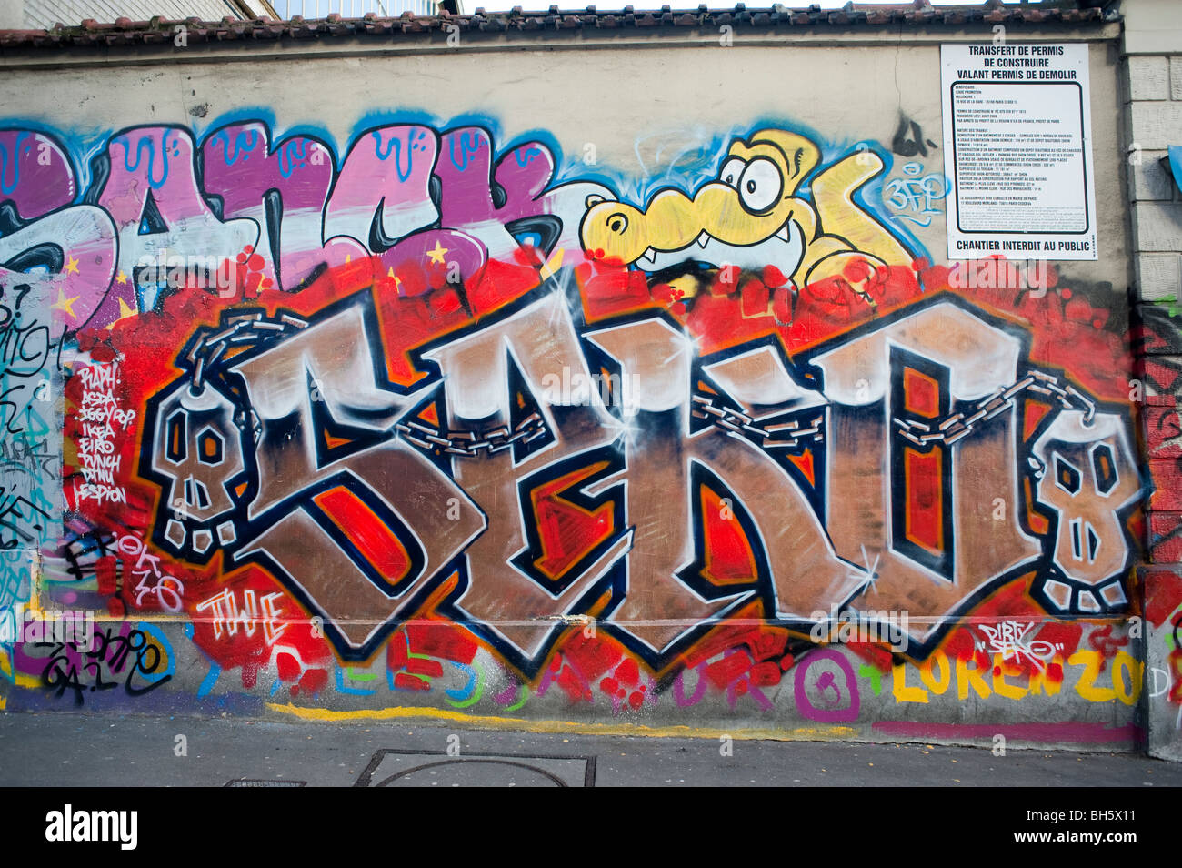 Paris, France, Graffiti Paintings on Wall, Abstract Design, urban art ...