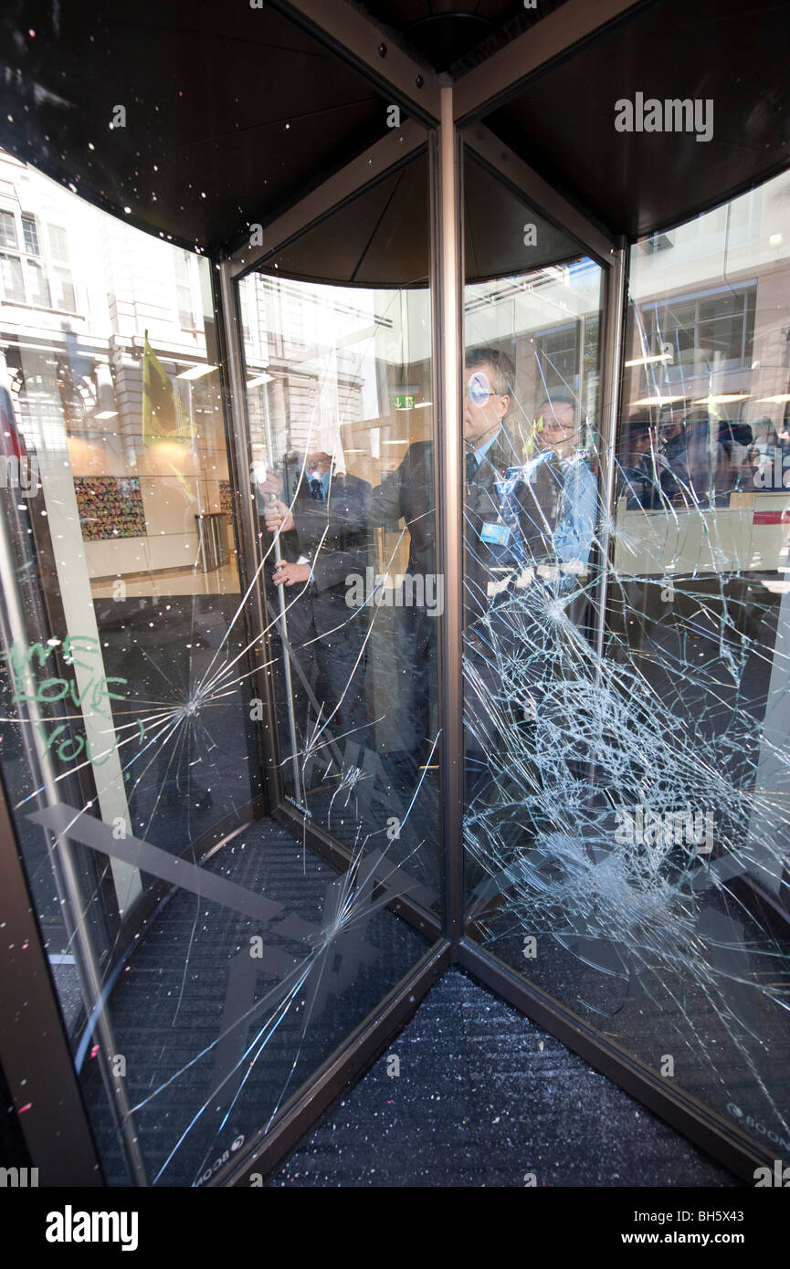 Smashed glass hi-res stock photography and images - Alamy