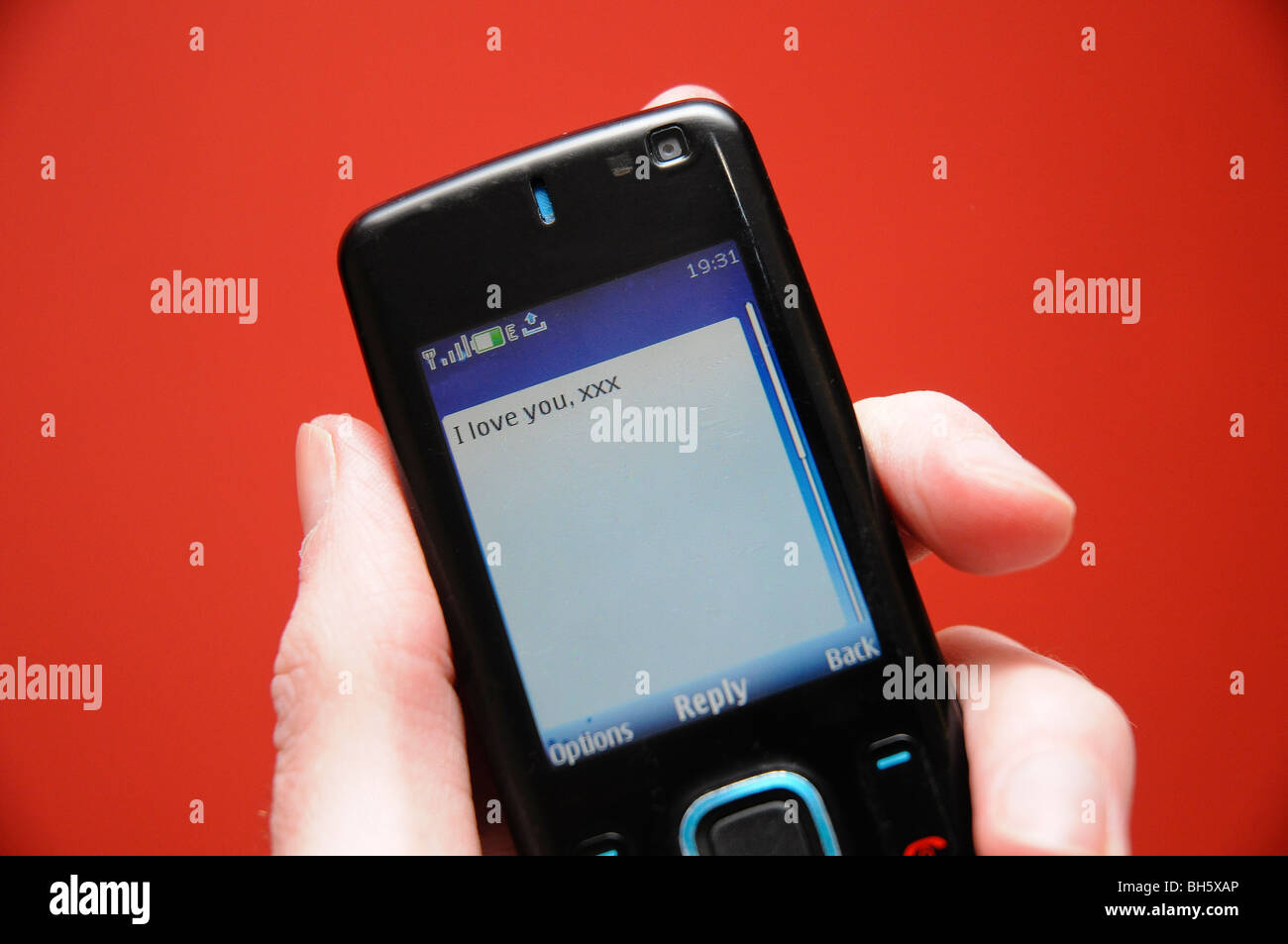 Lovers text message screen hi-res stock photography and images - Alamy