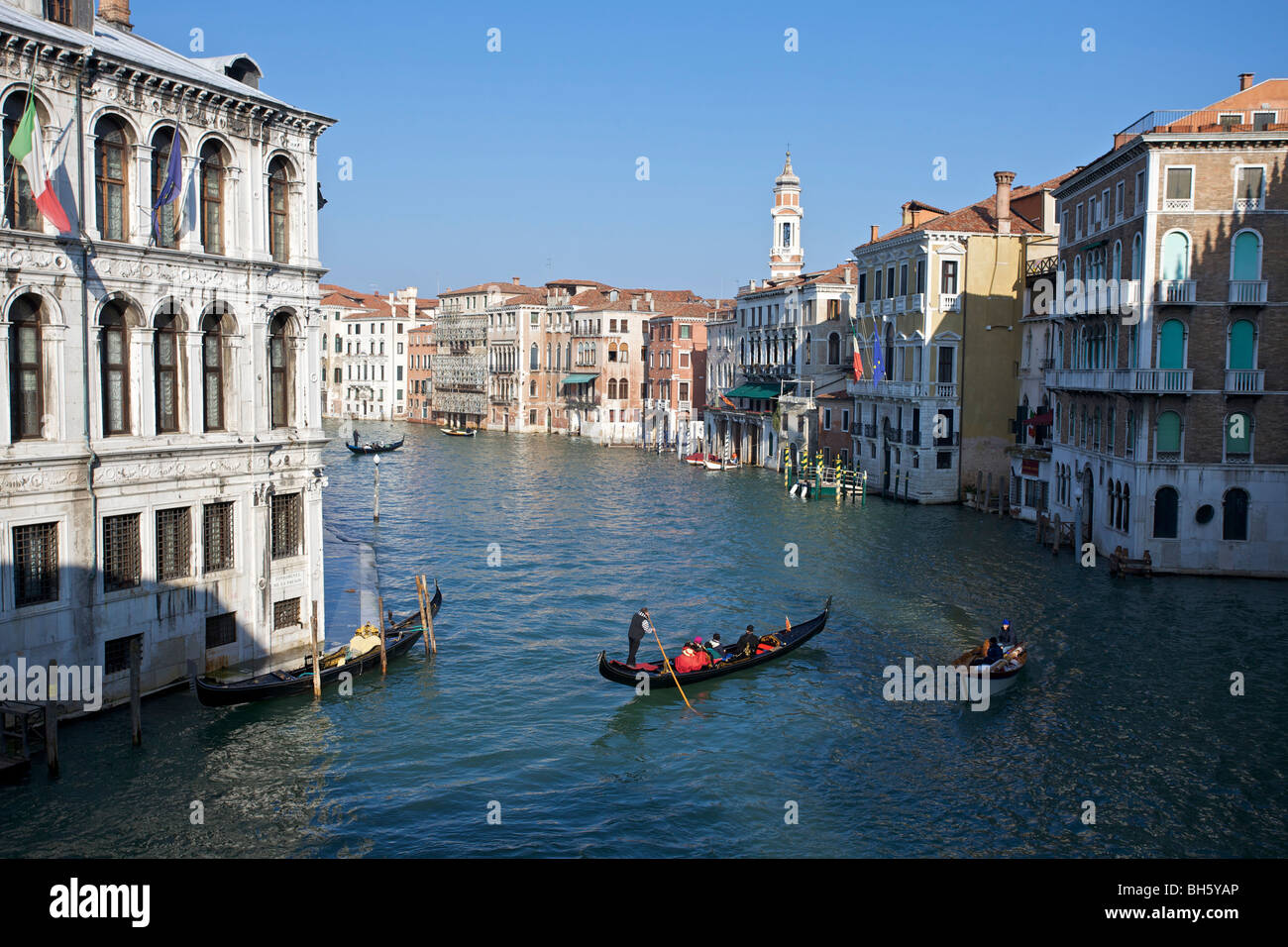 Iconic gondolas hi-res stock photography and images - Alamy