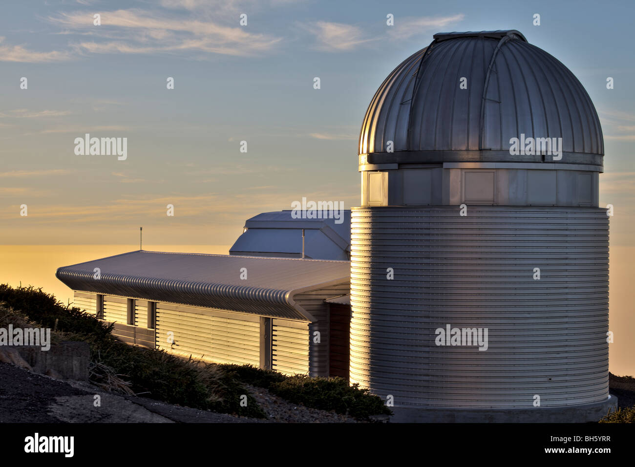 Mirror telescope hi-res stock photography and images - Alamy