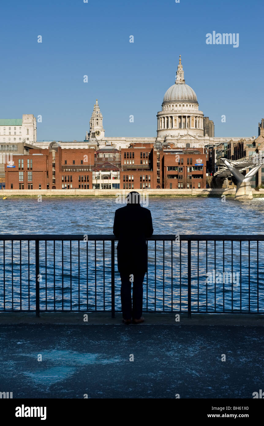 Silhouette man leaning on railings hi-res stock photography and images ...