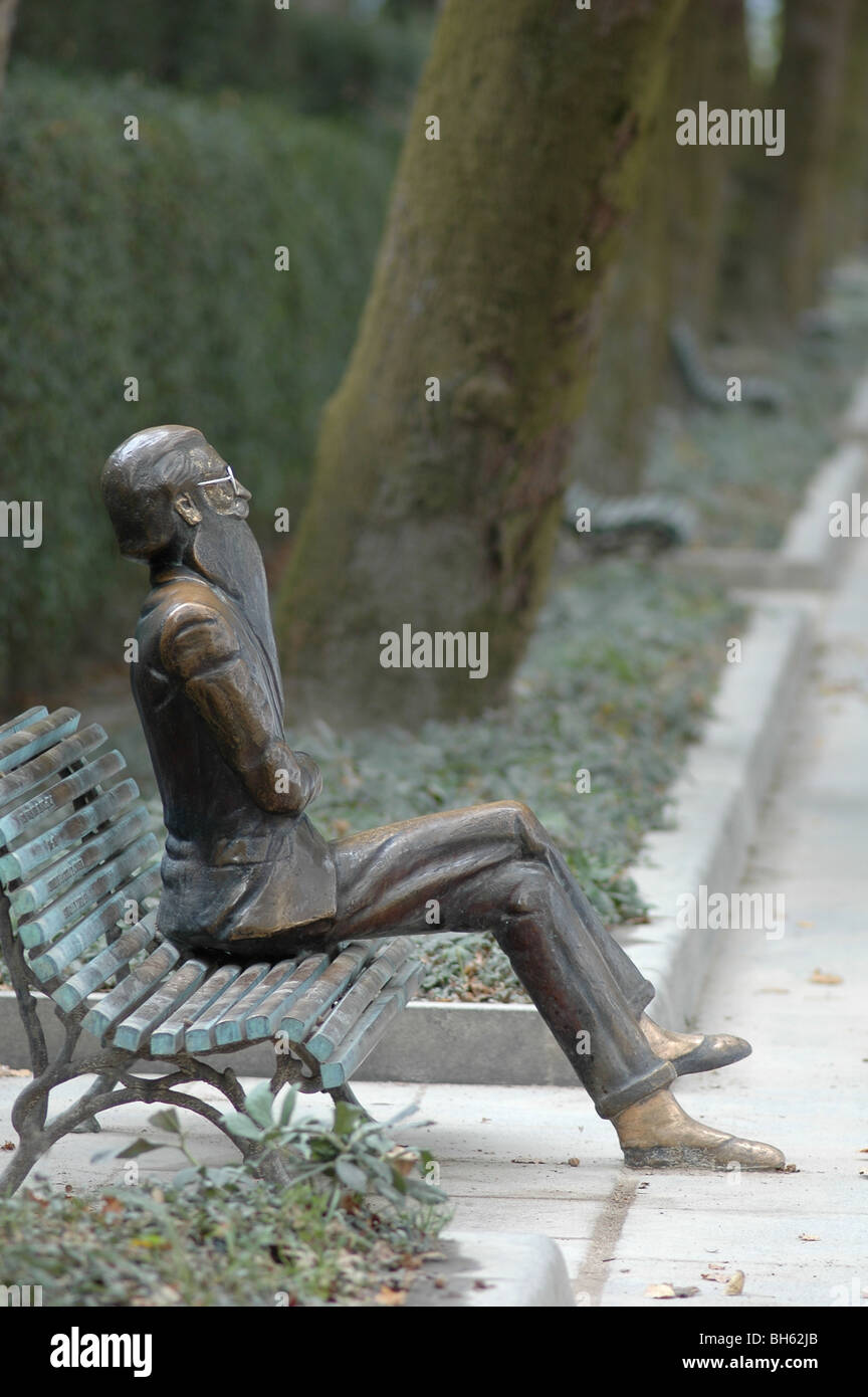 Bronze sculpture of a seated man Stock Photo - Alamy