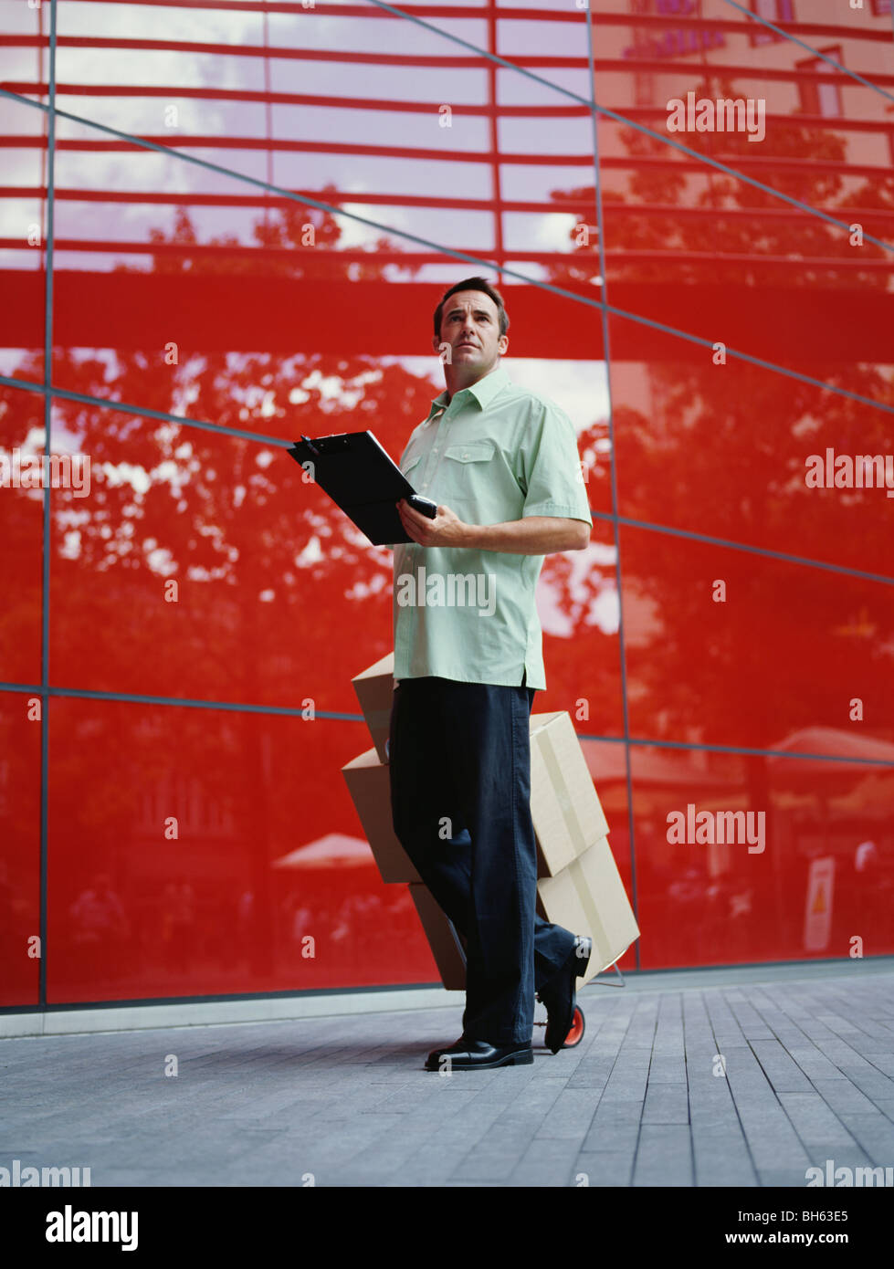 Courier parcel at curb hi-res stock photography and images - Alamy