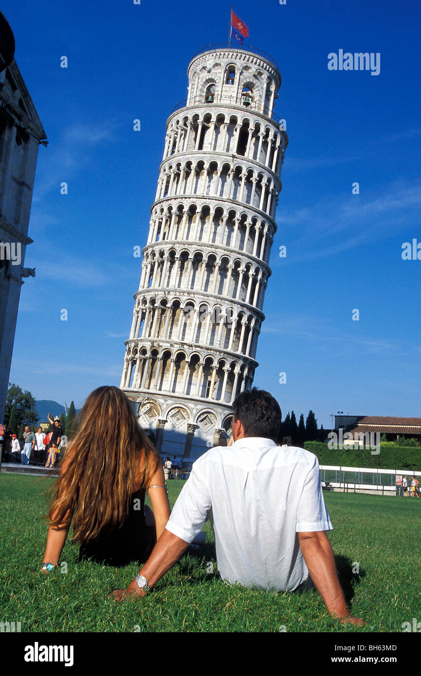 COUPLE IN FRONT OF THE TOWER OF PISA, TUSCANY, ITALY Stock Photo - Alamy