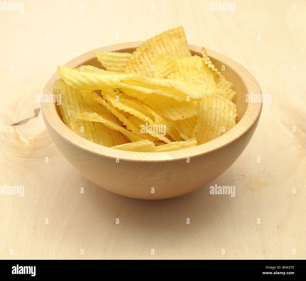Detailed but simple image of potato chips Stock Photo - Alamy