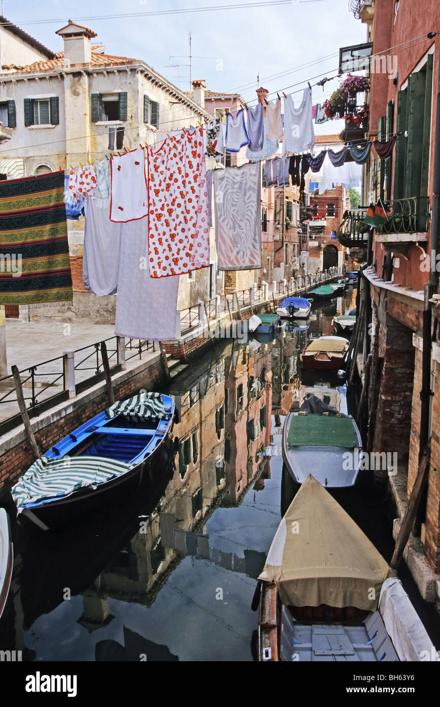 CRAFTS ON THE LITTLE CANALS OF VENICE, ITALY Stock Photo - Alamy