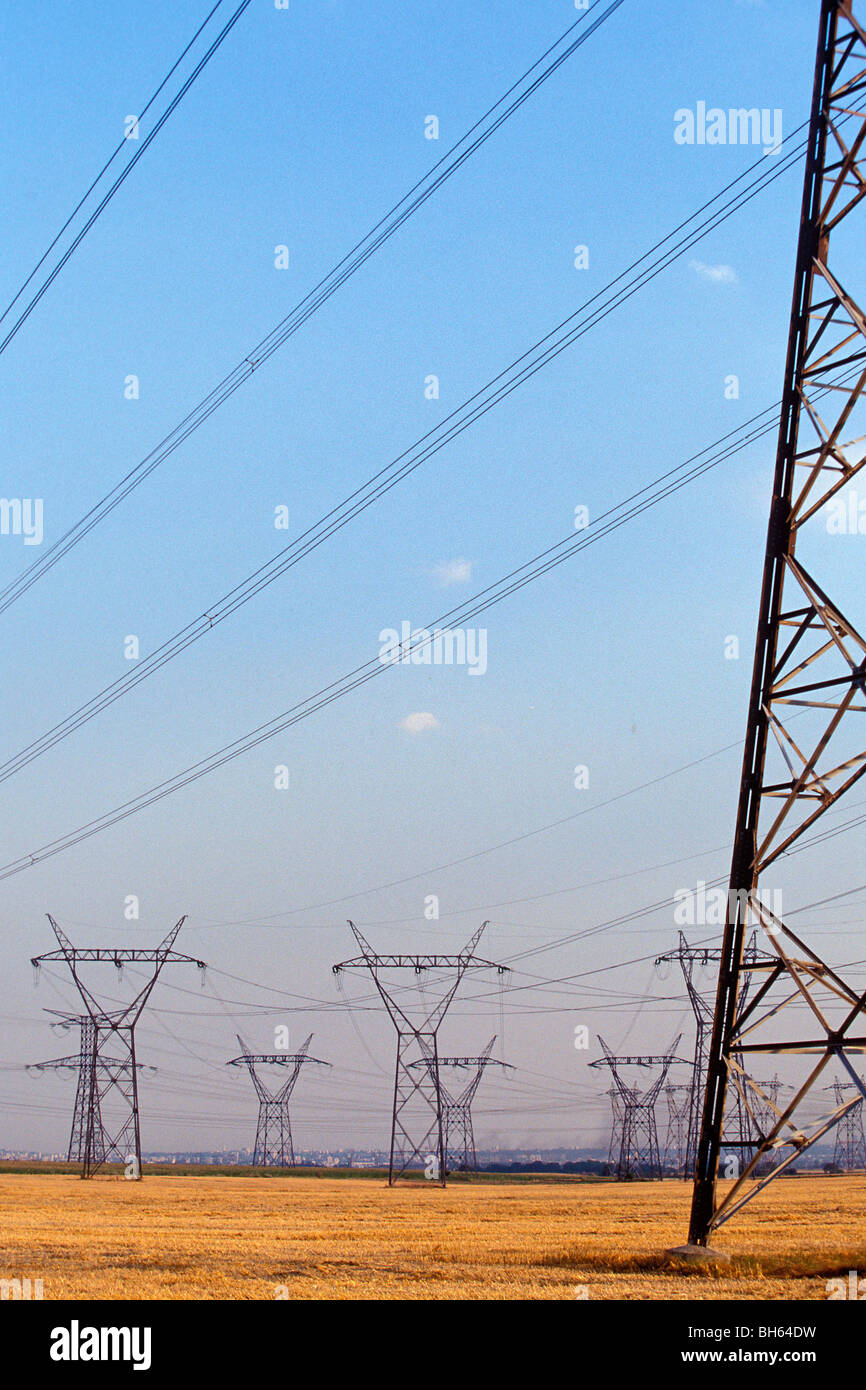 FIELD WITH ELECTRICAL LINES AND ELECTRIC COMPANY PYLONS, VAL D'OISE (95 ...