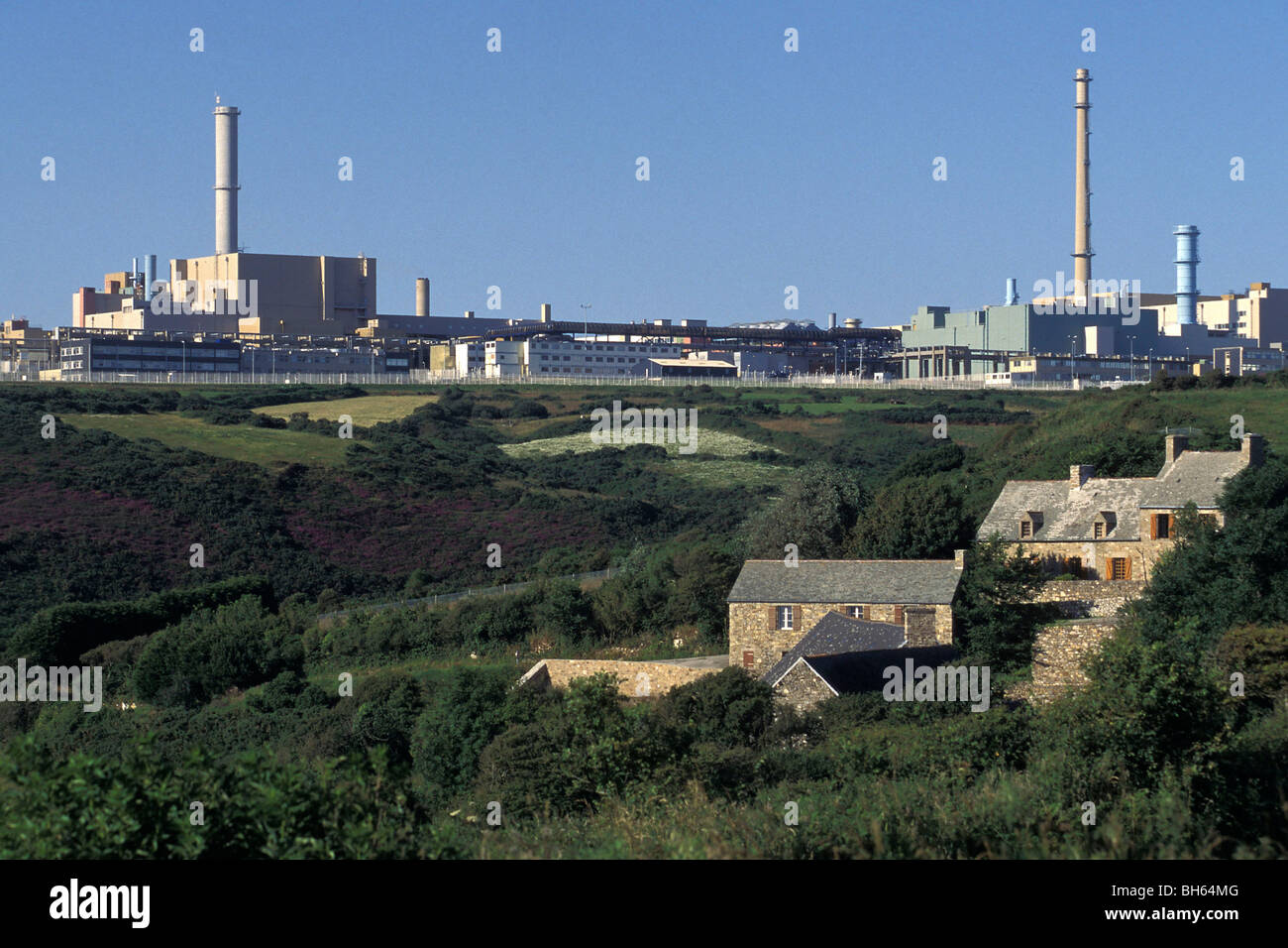NUCLEAR WASTE REPROCESSING PLANT OF LA HAGUE, MANCHE (50 Stock Photo ...