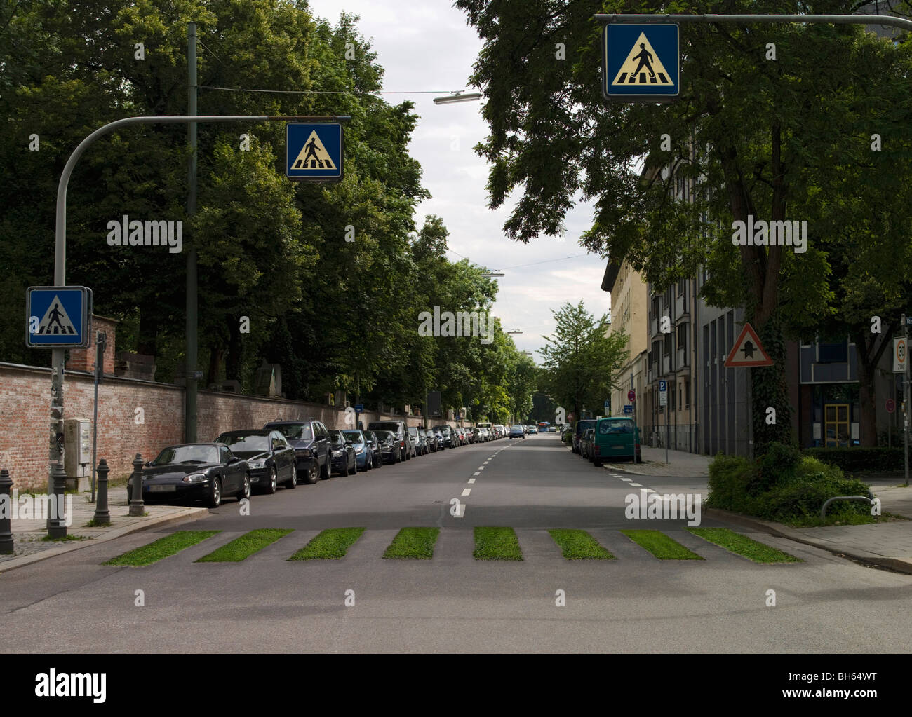 Pedestrian crossing change hi-res stock photography and images - Alamy