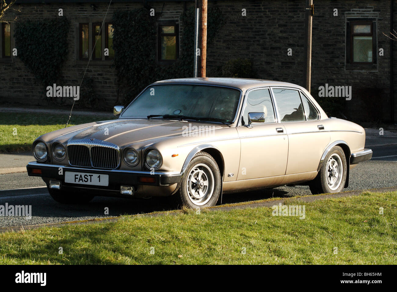 Classic daimler hi-res stock photography and images - Alamy