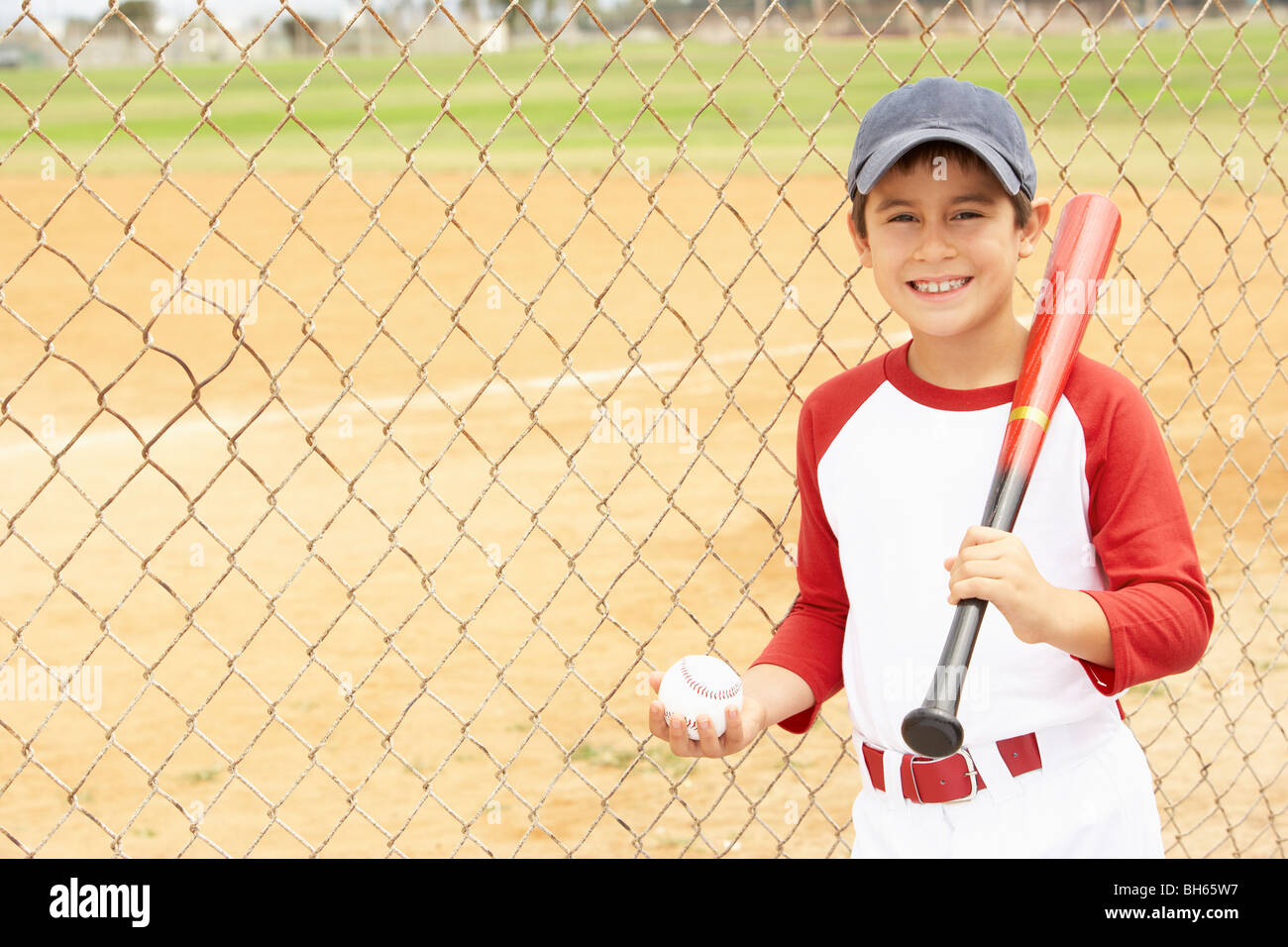 Kids playing baseball hi-res stock photography and images - Alamy