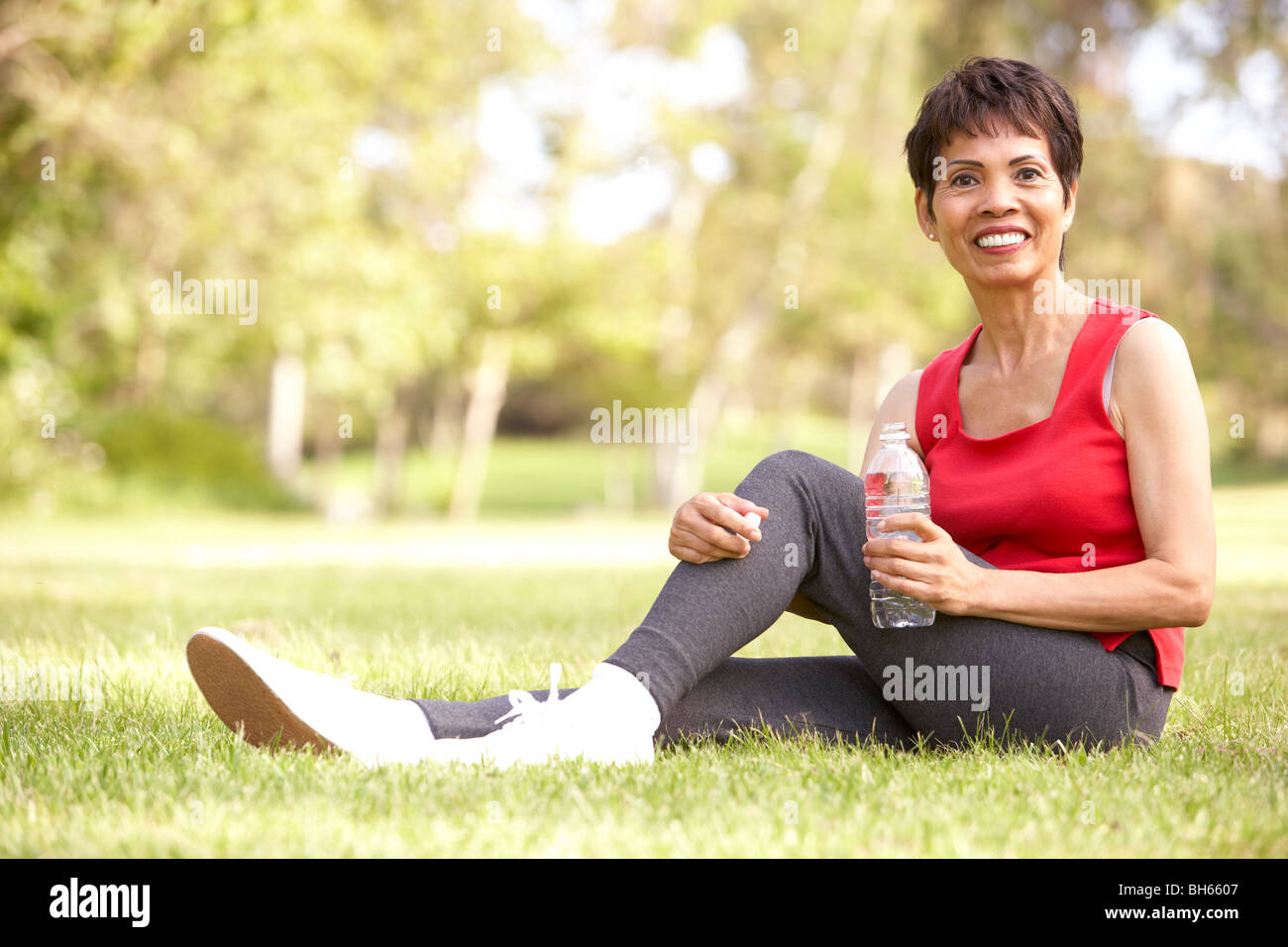 Asian senior woman drinking water hi-res stock photography and images ...