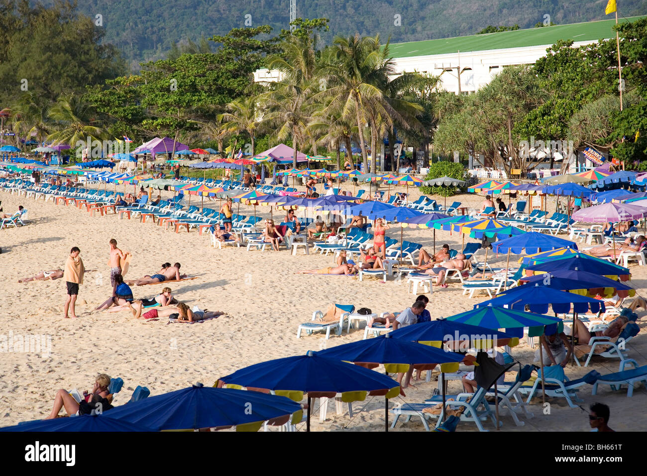 White sandy thai beach hi-res stock photography and images - Alamy