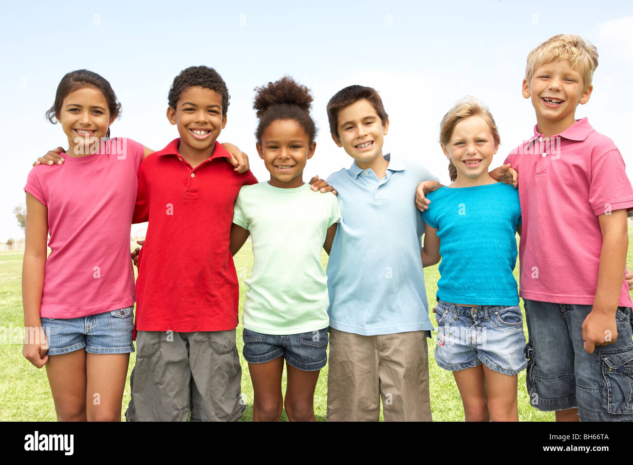 Group Of Children Playing In Park Stock Photo - Alamy