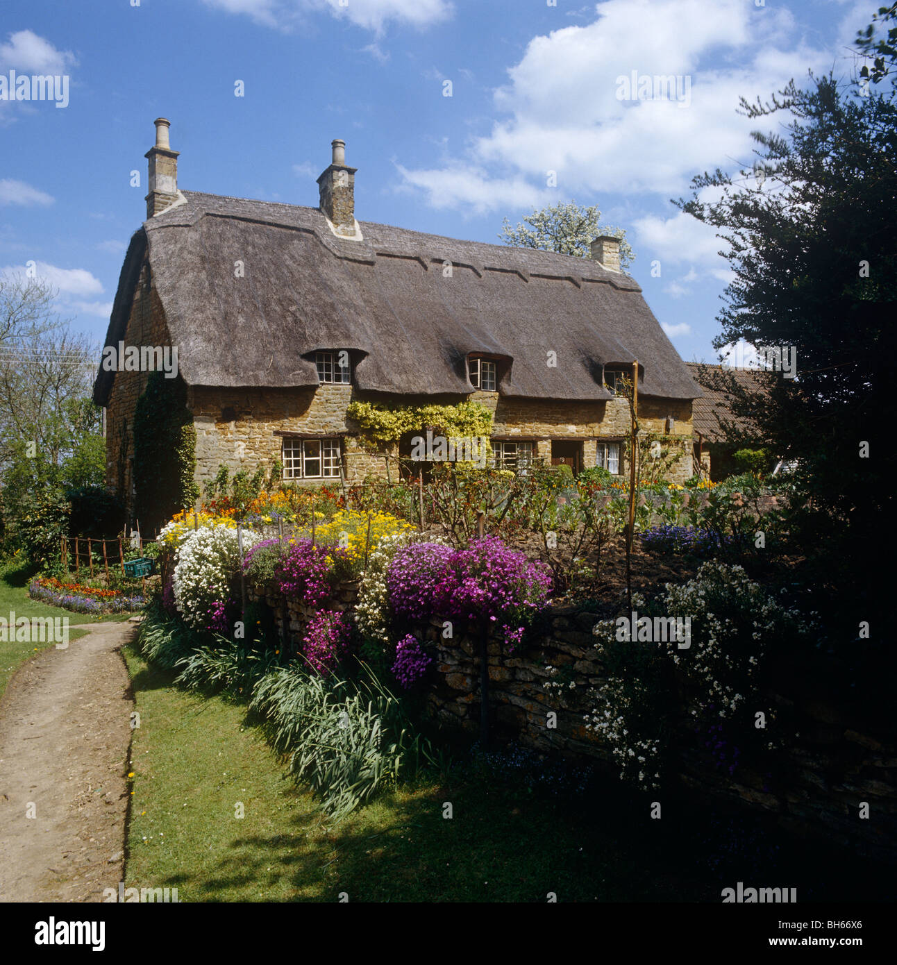 Cottage, Chastleton, Oxon, England, UK Stock Photo - Alamy