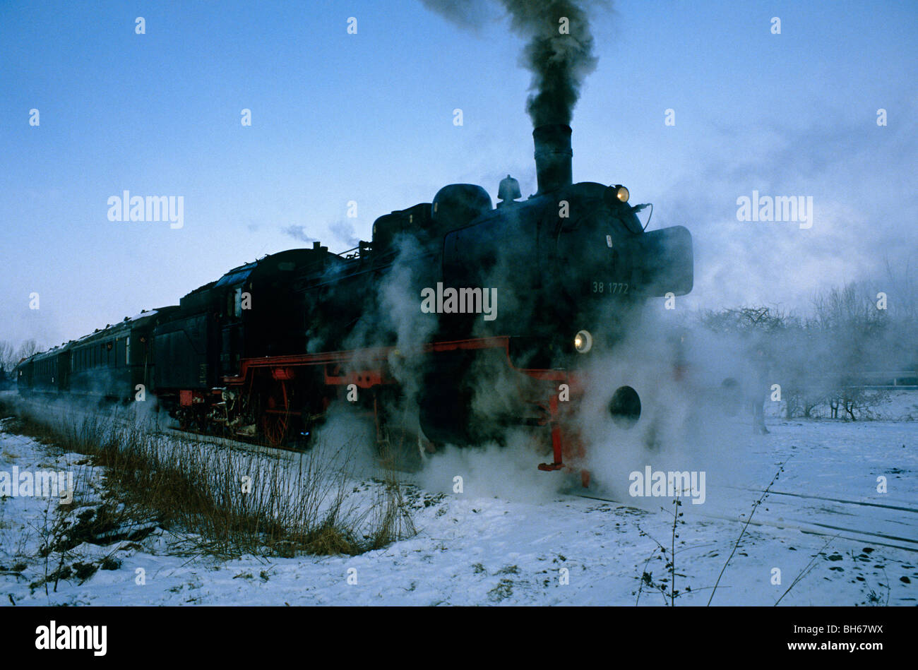 Standard gauge steam locomotive hi-res stock photography and images - Alamy