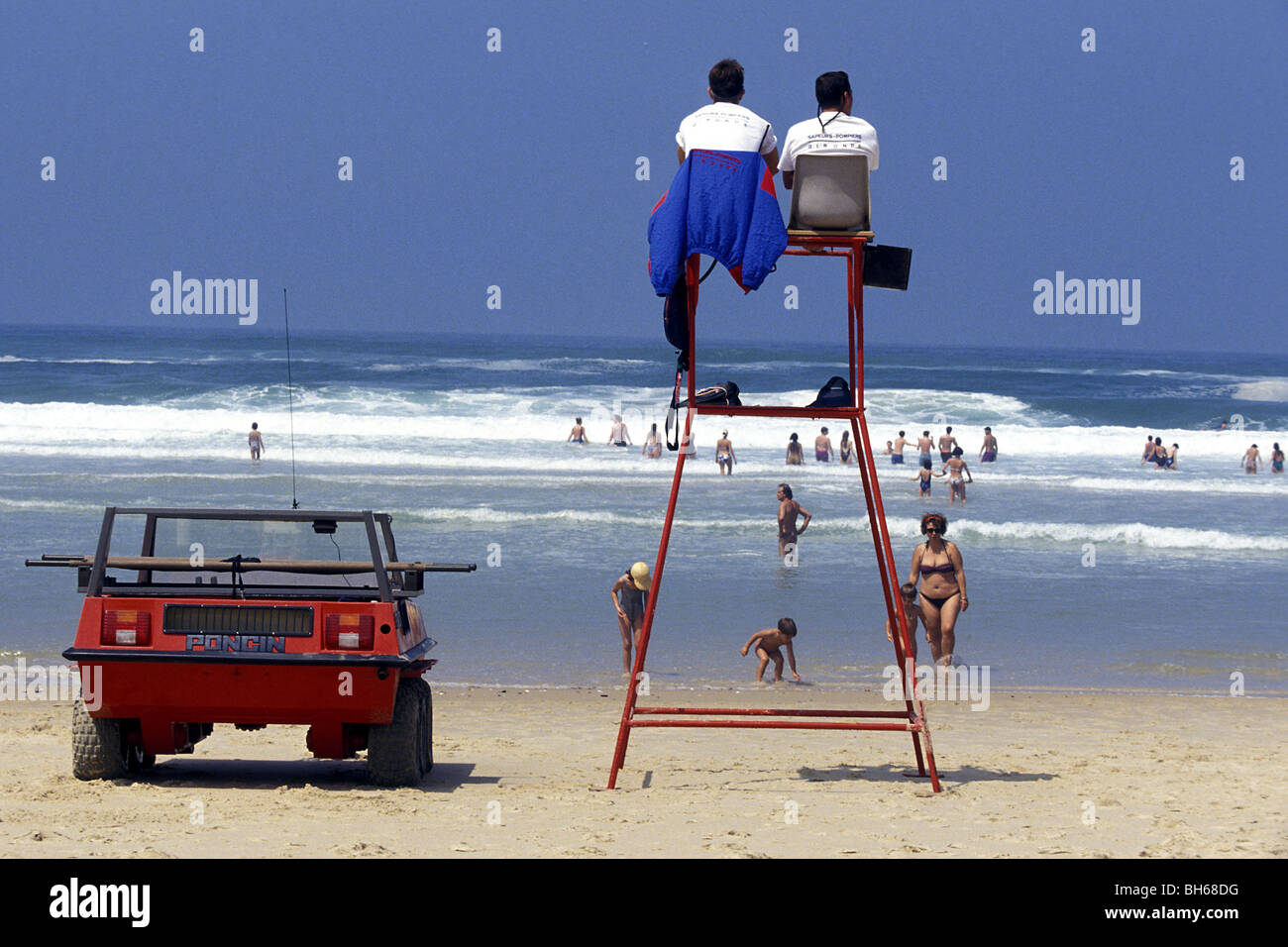 LIFEGUARD AND A QUAD ON THE BEACH, LACANAU, GIRONDE (33), FRANCE Stock ...