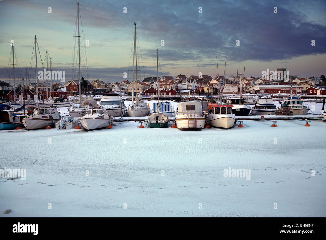 Scandinavian wintertime seascape. Frozen sea in Klova harbor. Hono ...