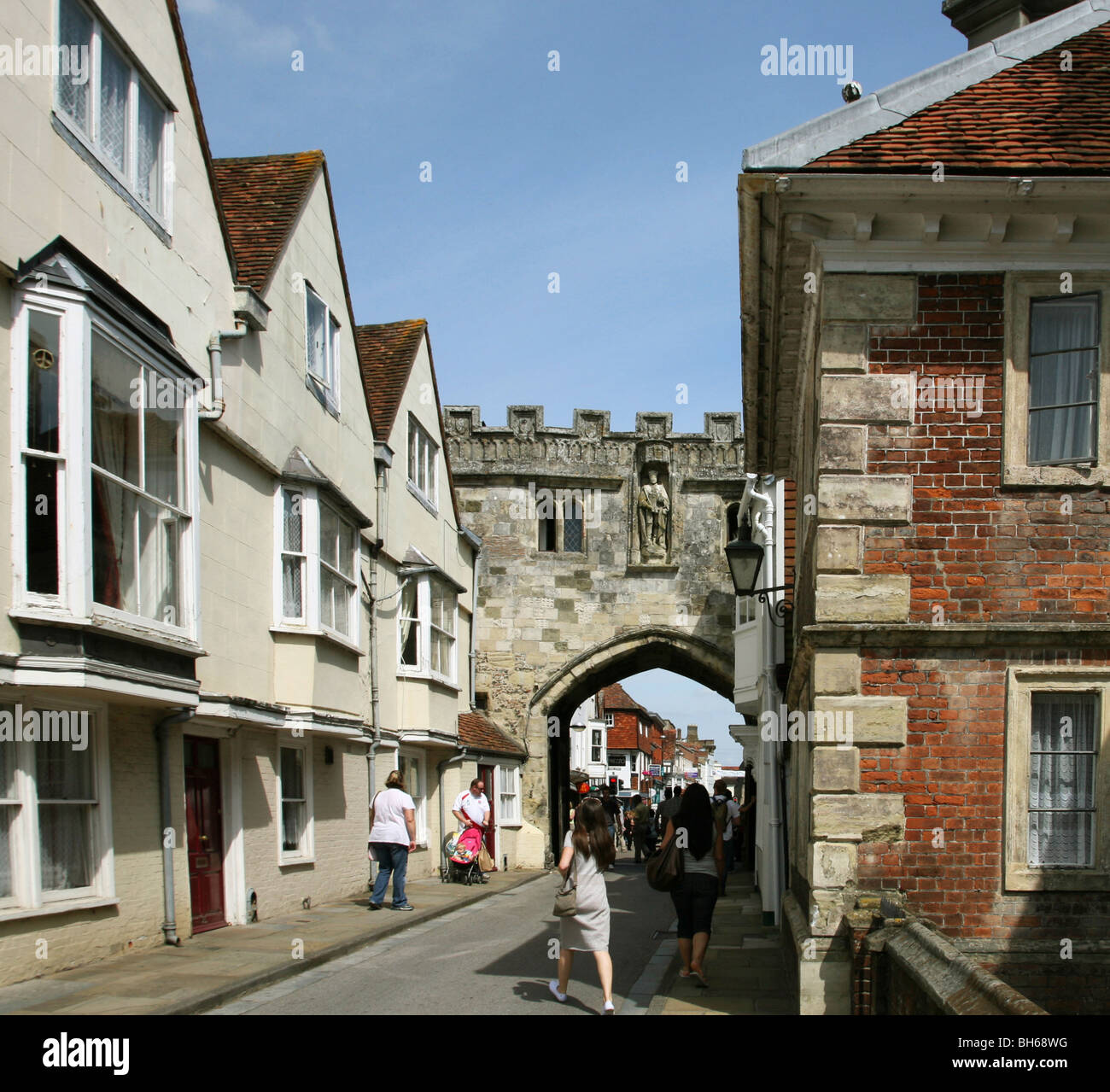 Salisbury - High Street Gate leading to Cathedral Close Stock Photo - Alamy