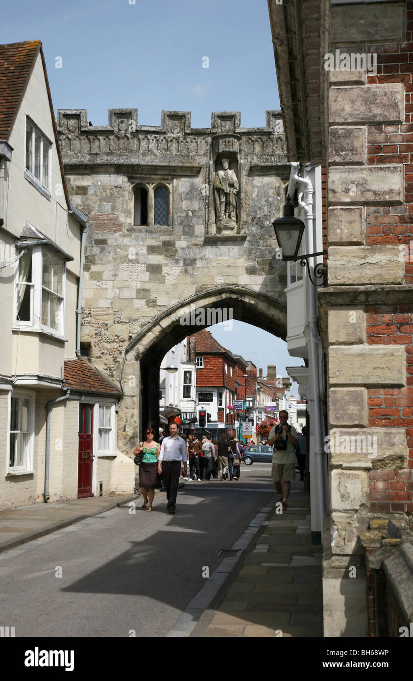 Salisbury - High Street Gate leading to Cathedral Close Stock Photo - Alamy