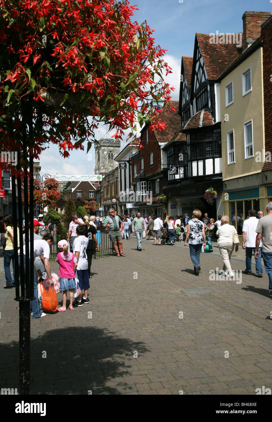 Salisbury - Shopping in the High Street Stock Photo - Alamy