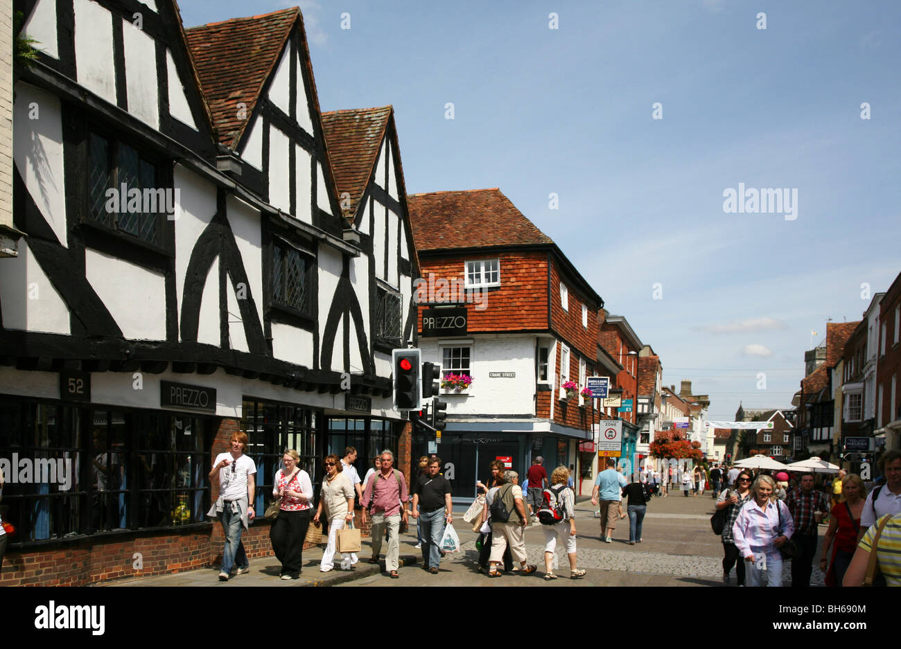 Salisbury - Shopping in the High Street Stock Photo - Alamy