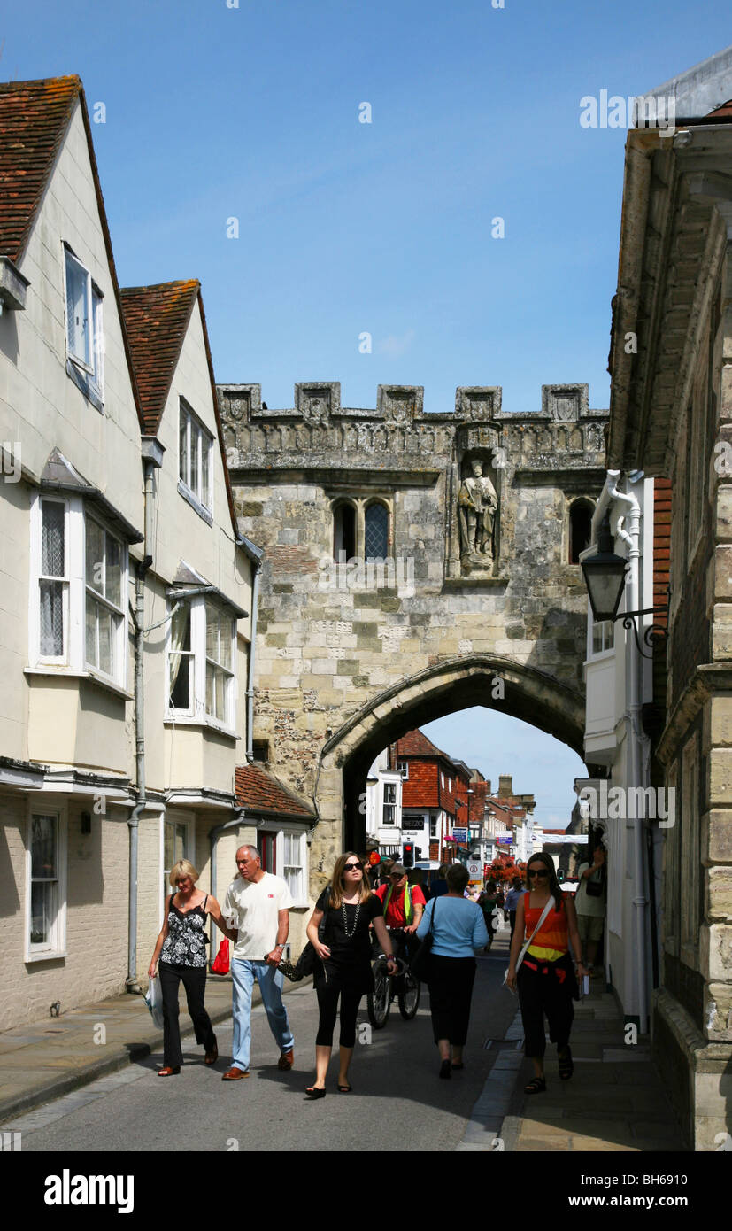 Salisbury - High Street Gate leading to Cathedral Close Stock Photo - Alamy