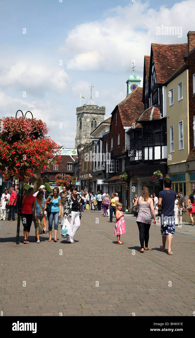 Salisbury - Shopping in the High Street Stock Photo - Alamy