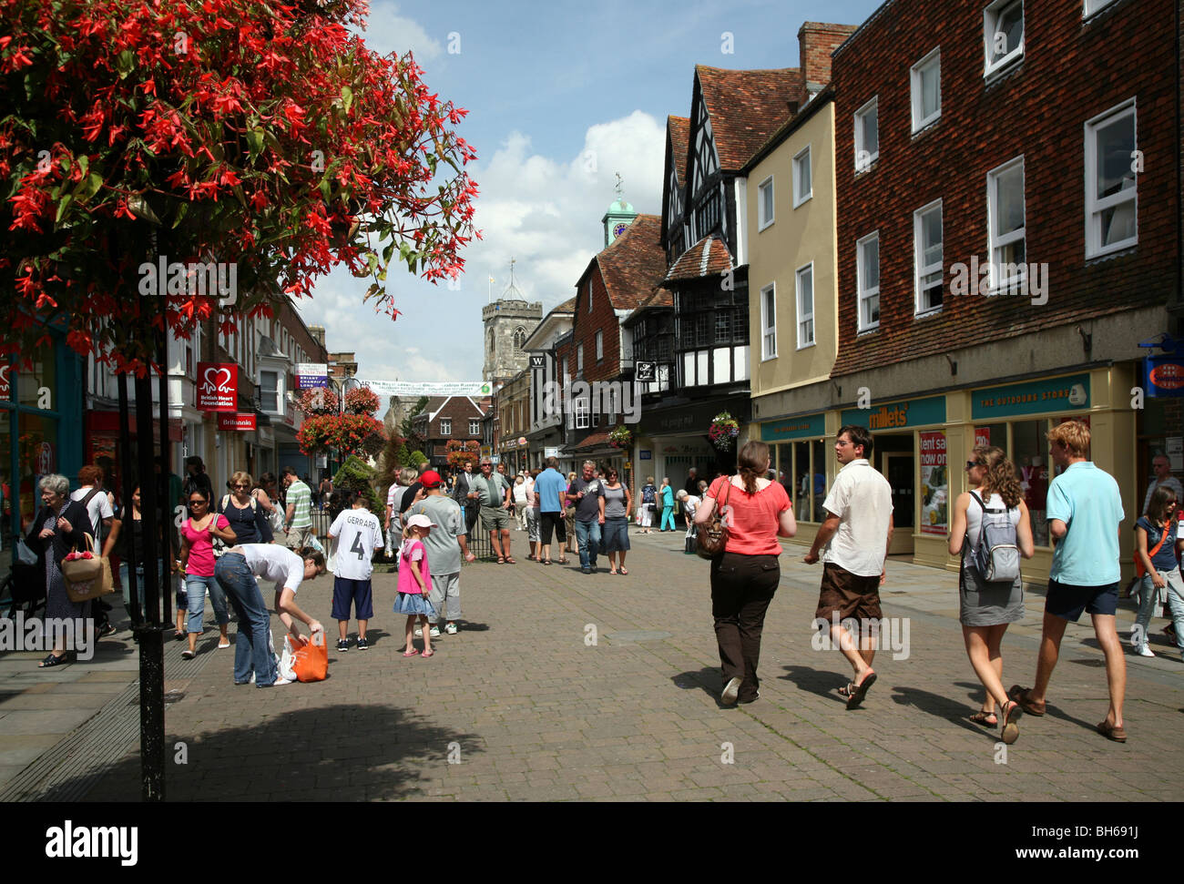 Salisbury - Shopping in the High Street Stock Photo - Alamy