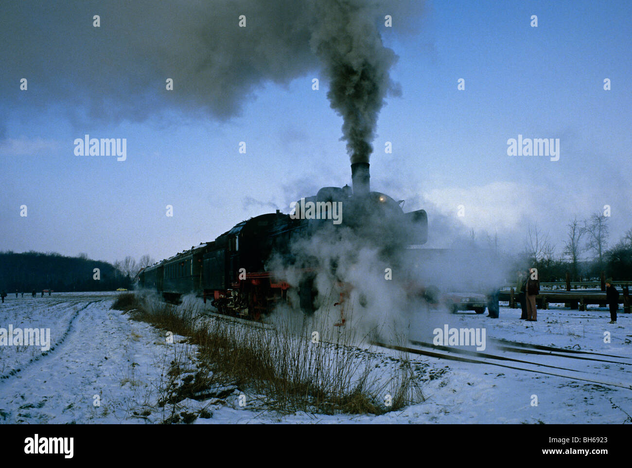 Standard gauge steam locomotive hi-res stock photography and images - Alamy