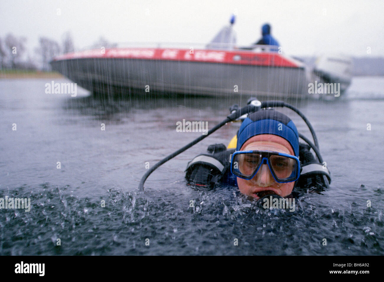 RECONNAISSANCE BY A DIVING TEAM IN A LAKE, FIREFIGHTER IN ACTION, SDIS ...