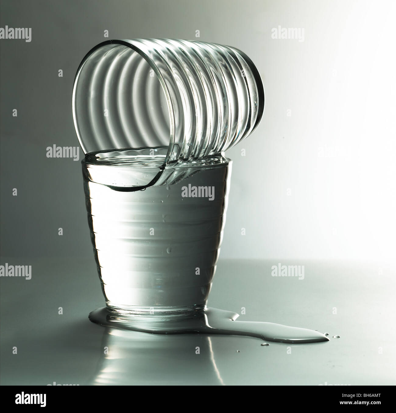 Spilt water glass hi-res stock photography and images - Alamy